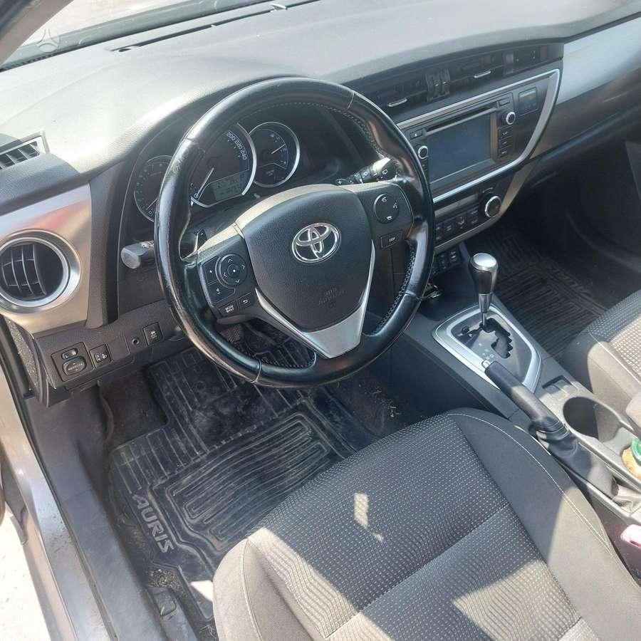 Grey Toyota Auris 2014 in Vilnius, with an engine capacity of 1.60 L and mileage of 103 thousand km for 8600 €, photo 10 on AUTOMOTO.COM.LV