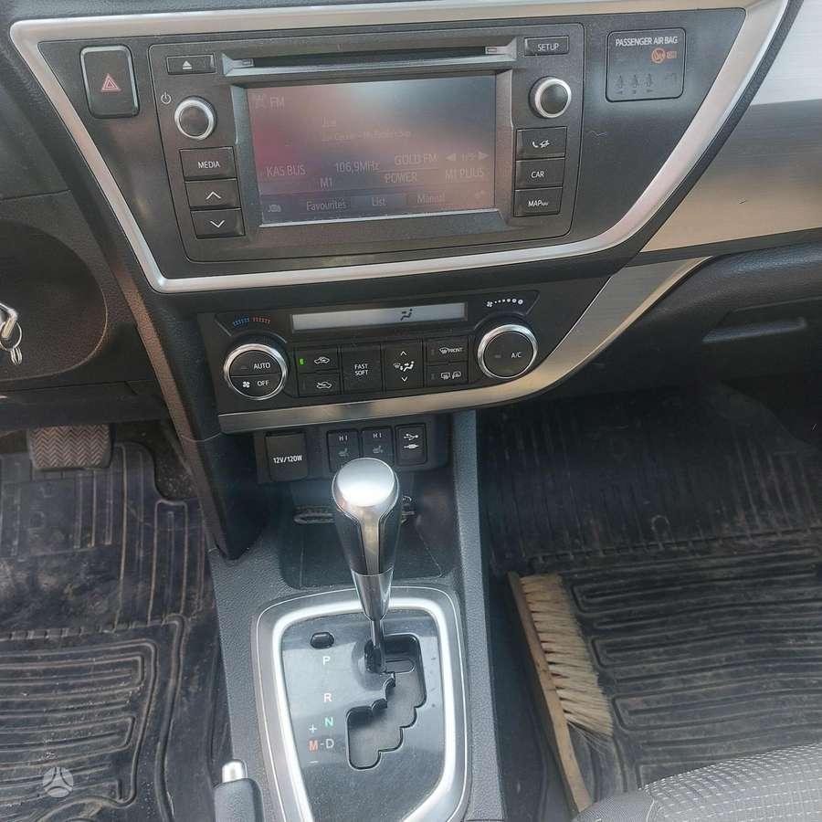 Grey Toyota Auris 2014 in Vilnius, with an engine capacity of 1.60 L and mileage of 103 thousand km for 8600 €, photo 11 on AUTOMOTO.COM.LV