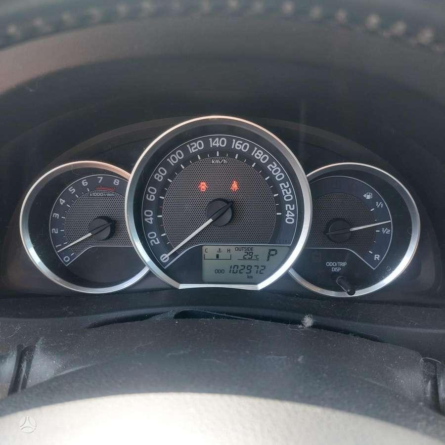 Grey Toyota Auris 2014 in Vilnius, with an engine capacity of 1.60 L and mileage of 103 thousand km for 8600 €, photo 12 on AUTOMOTO.COM.LV