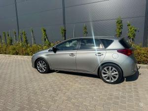 Pelēks Toyota Auris 2014 Viļņa, ar dzinēja tilpumu 1.80 L un nobraukumu 283 tūkst. km par 9499 €, foto 3 vietnē AUTOMOTO.COM.LV