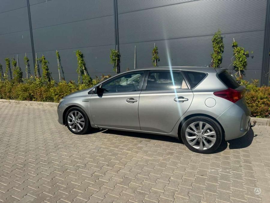 Pelēks Toyota Auris 2014 Viļņa, ar dzinēja tilpumu 1.80 L un nobraukumu 283 tūkst. km par 9499 €, foto 3 vietnē AUTOMOTO.COM.LV