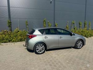 Pelēks Toyota Auris 2014 Viļņa, ar dzinēja tilpumu 1.80 L un nobraukumu 283 tūkst. km par 9499 €, foto 4 vietnē AUTOMOTO.COM.LV