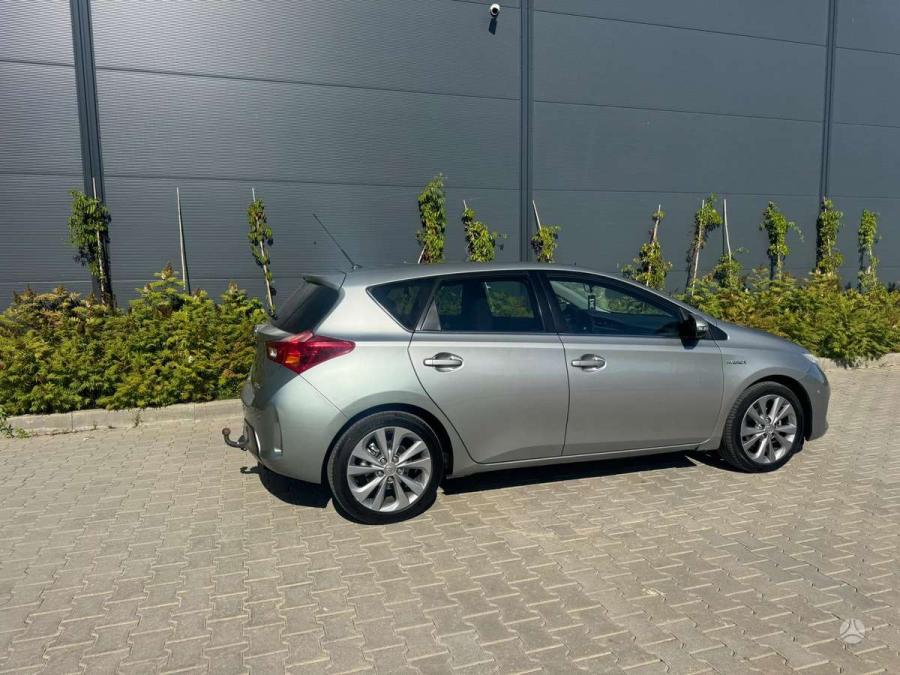 Pelēks Toyota Auris 2014 Viļņa, ar dzinēja tilpumu 1.80 L un nobraukumu 283 tūkst. km par 9499 €, foto 4 vietnē AUTOMOTO.COM.LV