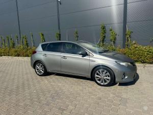 Pelēks Toyota Auris 2014 Viļņa, ar dzinēja tilpumu 1.80 L un nobraukumu 283 tūkst. km par 9499 €, foto 5 vietnē AUTOMOTO.COM.LV