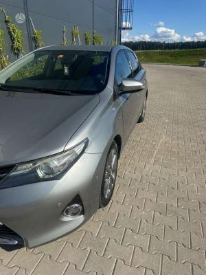 Pelēks Toyota Auris 2014 Viļņa, ar dzinēja tilpumu 1.80 L un nobraukumu 283 tūkst. km par 9499 €, foto 6 vietnē AUTOMOTO.COM.LV