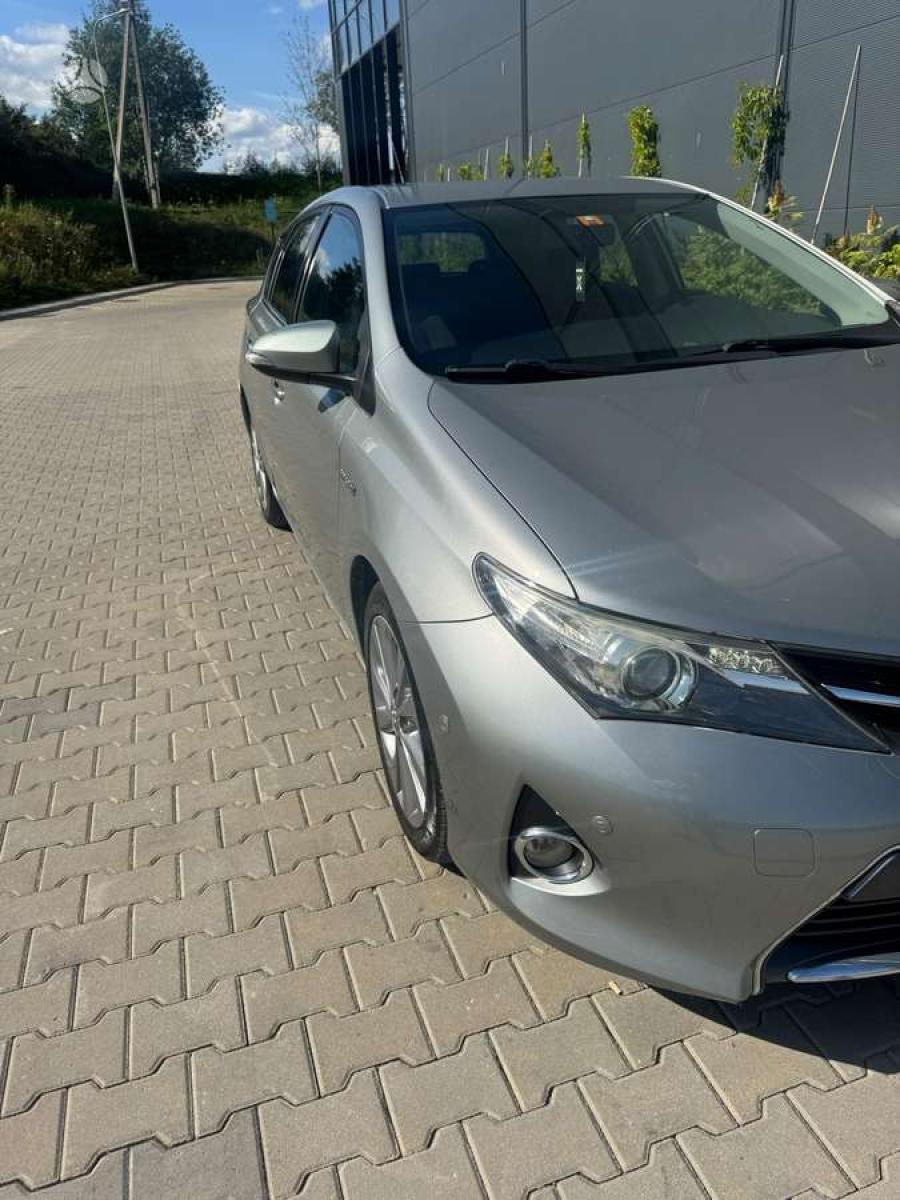 Pelēks Toyota Auris 2014 Viļņa, ar dzinēja tilpumu 1.80 L un nobraukumu 283 tūkst. km par 9499 €, foto 7 vietnē AUTOMOTO.COM.LV