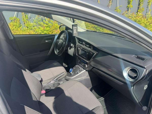 Grey Toyota Auris 2014 in Vilnius, with an engine capacity of 1.80 L and mileage of 283 thousand km for 9499 €, photo 8 on AUTOMOTO.COM.LV