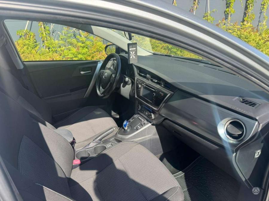 Pelēks Toyota Auris 2014 Viļņa, ar dzinēja tilpumu 1.80 L un nobraukumu 283 tūkst. km par 9499 €, foto 9 vietnē AUTOMOTO.COM.LV