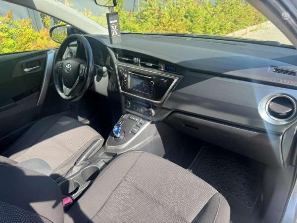 Grey Toyota Auris 2014 in Vilnius, with an engine capacity of 1.80 L and mileage of 283 thousand km for 9499 €, photo 9 on AUTOMOTO.COM.LV