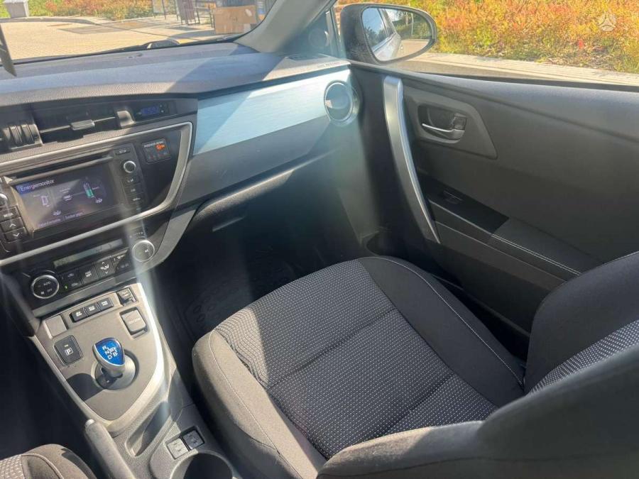 Pelēks Toyota Auris 2014 Viļņa, ar dzinēja tilpumu 1.80 L un nobraukumu 283 tūkst. km par 9499 €, foto 11 vietnē AUTOMOTO.COM.LV