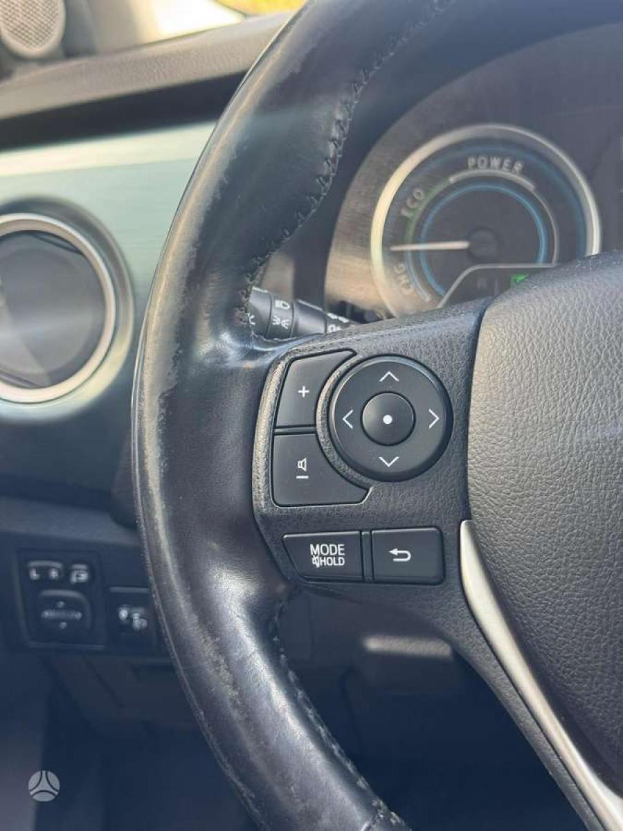 Pelēks Toyota Auris 2014 Viļņa, ar dzinēja tilpumu 1.80 L un nobraukumu 283 tūkst. km par 9499 €, foto 20 vietnē AUTOMOTO.COM.LV