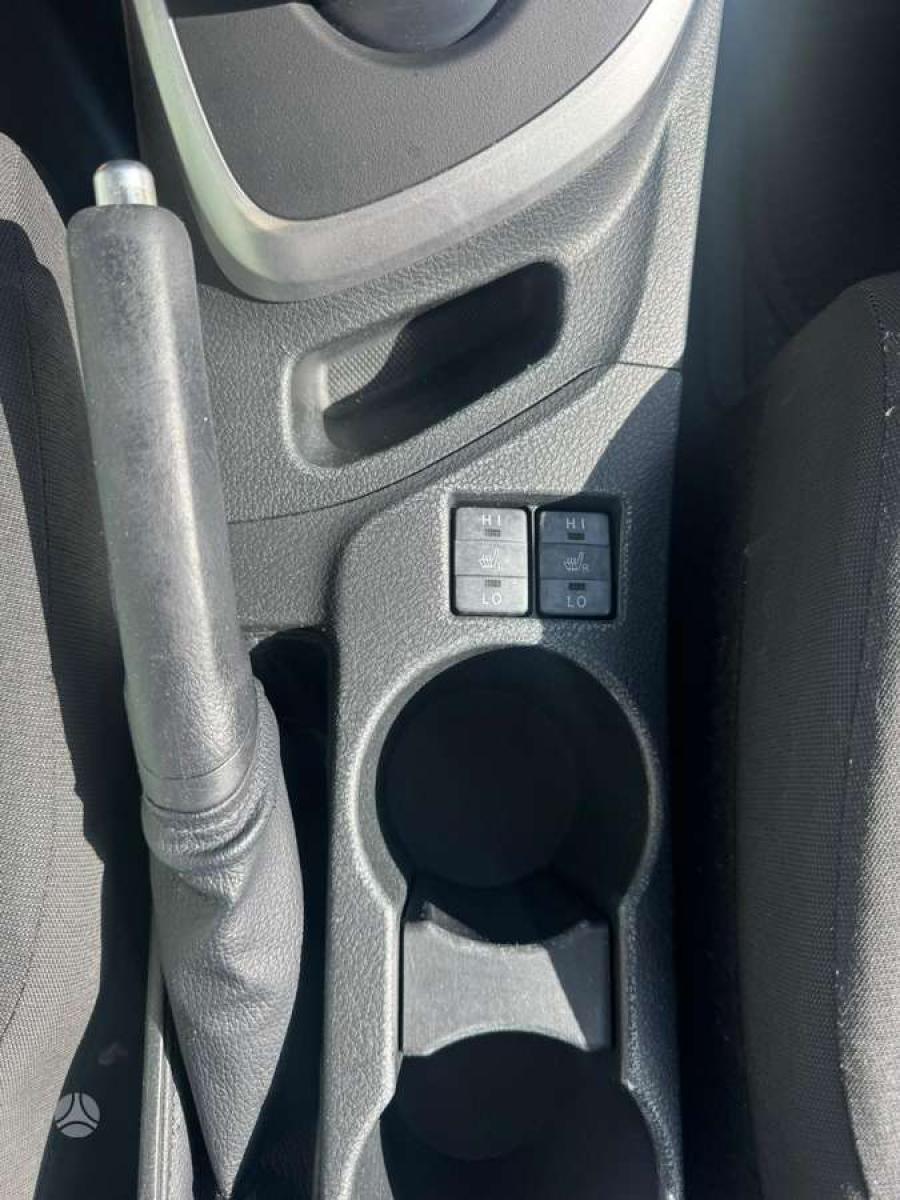 Pelēks Toyota Auris 2014 Viļņa, ar dzinēja tilpumu 1.80 L un nobraukumu 283 tūkst. km par 9499 €, foto 26 vietnē AUTOMOTO.COM.LV