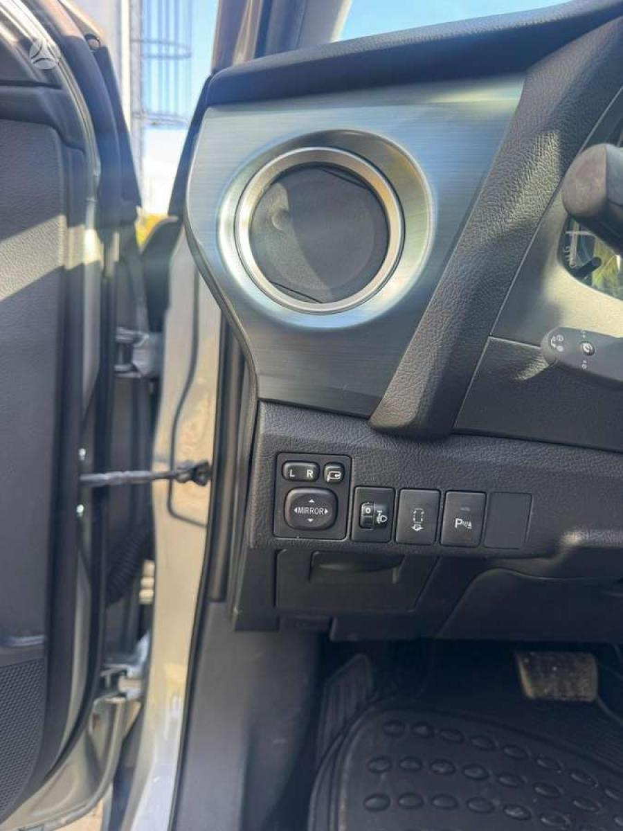 Pelēks Toyota Auris 2014 Viļņa, ar dzinēja tilpumu 1.80 L un nobraukumu 283 tūkst. km par 9499 €, foto 27 vietnē AUTOMOTO.COM.LV