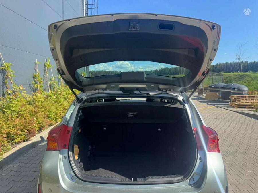 Pelēks Toyota Auris 2014 Viļņa, ar dzinēja tilpumu 1.80 L un nobraukumu 283 tūkst. km par 9499 €, foto 31 vietnē AUTOMOTO.COM.LV