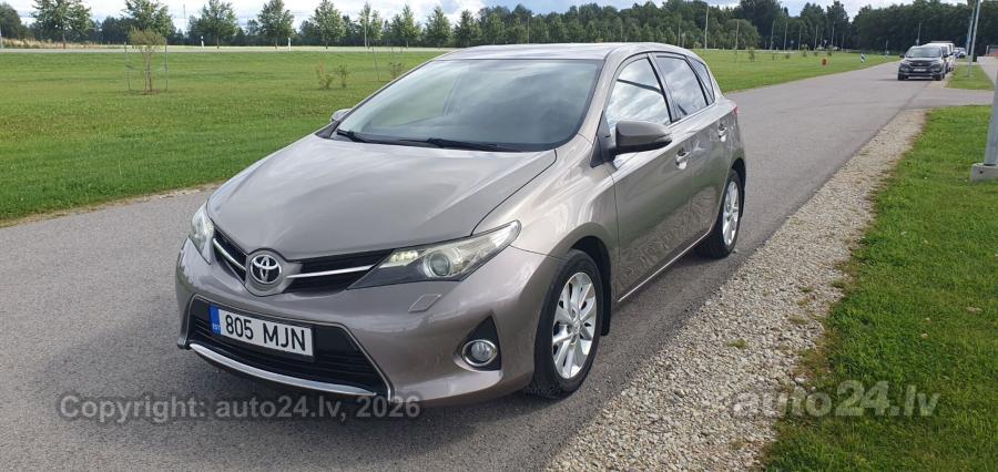 Pelēks Toyota Auris 2014 Tallina, ar dzinēja tilpumu 1.60 L un nobraukumu 126 tūkst. km par 8900 €, foto 1 vietnē AUTOMOTO.COM.LV