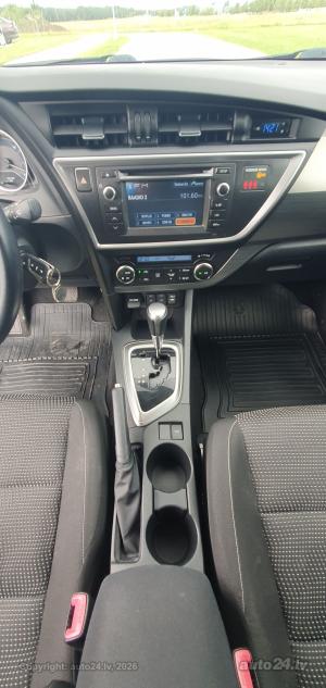 Pelēks Toyota Auris 2014 Tallina, ar dzinēja tilpumu 1.60 L un nobraukumu 126 tūkst. km par 8900 €, foto 5 vietnē AUTOMOTO.COM.LV