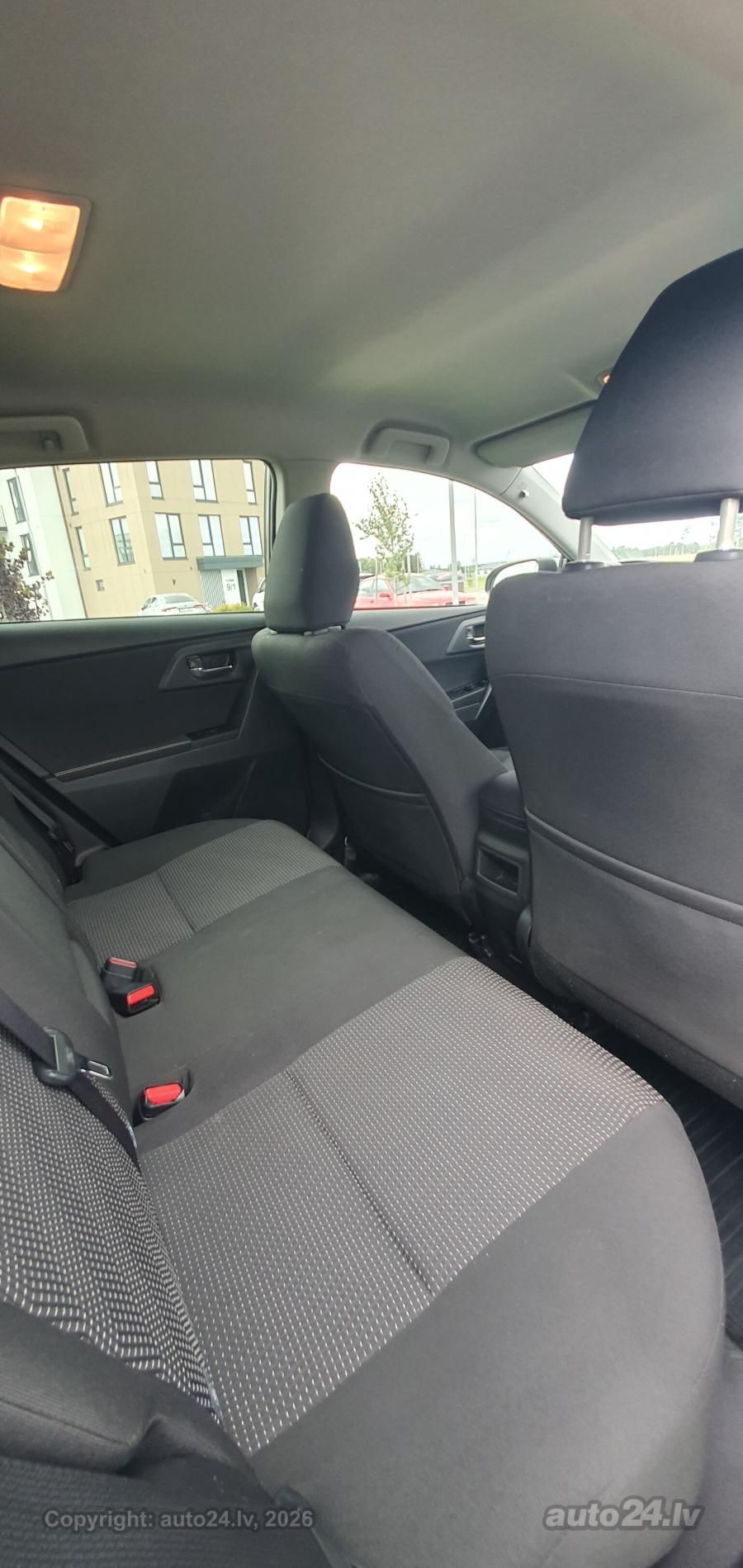 Pelēks Toyota Auris 2014 Tallina, ar dzinēja tilpumu 1.60 L un nobraukumu 126 tūkst. km par 8900 €, foto 9 vietnē AUTOMOTO.COM.LV