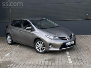 Pelēks Toyota Auris 2014 Rīga, ar dzinēja tilpumu 1.40 L un nobraukumu 257 tūkst. km par 4990 €, foto 3 vietnē AUTOMOTO.COM.LV