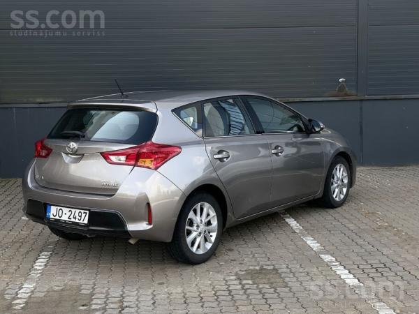 Grey Toyota Auris 2014 in Riga, with an engine capacity of 1.40 L and mileage of 257 thousand km for 4990 €, photo 3 on AUTOMOTO.COM.LV
