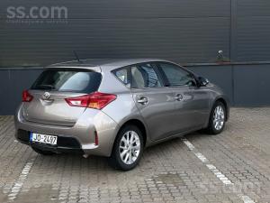Pelēks Toyota Auris 2014 Rīga, ar dzinēja tilpumu 1.40 L un nobraukumu 257 tūkst. km par 4990 €, foto 4 vietnē AUTOMOTO.COM.LV