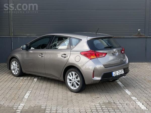 Grey Toyota Auris 2014 in Riga, with an engine capacity of 1.40 L and mileage of 257 thousand km for 4990 €, photo 4 on AUTOMOTO.COM.LV