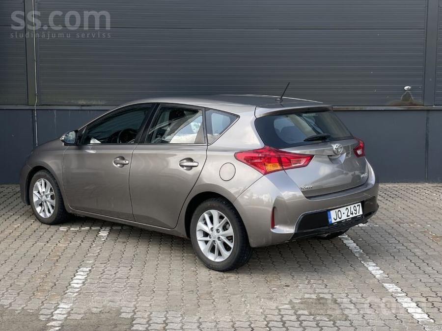 Pelēks Toyota Auris 2014 Rīga, ar dzinēja tilpumu 1.40 L un nobraukumu 257 tūkst. km par 4990 €, foto 5 vietnē AUTOMOTO.COM.LV