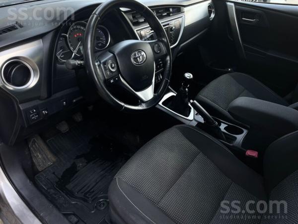 Grey Toyota Auris 2014 in Riga, with an engine capacity of 1.40 L and mileage of 257 thousand km for 4990 €, photo 5 on AUTOMOTO.COM.LV