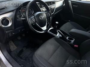 Pelēks Toyota Auris 2014 Rīga, ar dzinēja tilpumu 1.40 L un nobraukumu 257 tūkst. km par 4990 €, foto 6 vietnē AUTOMOTO.COM.LV