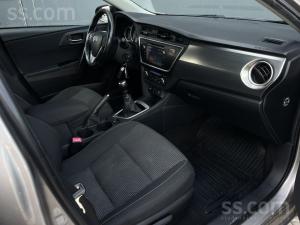 Pelēks Toyota Auris 2014 Rīga, ar dzinēja tilpumu 1.40 L un nobraukumu 257 tūkst. km par 4990 €, foto 7 vietnē AUTOMOTO.COM.LV
