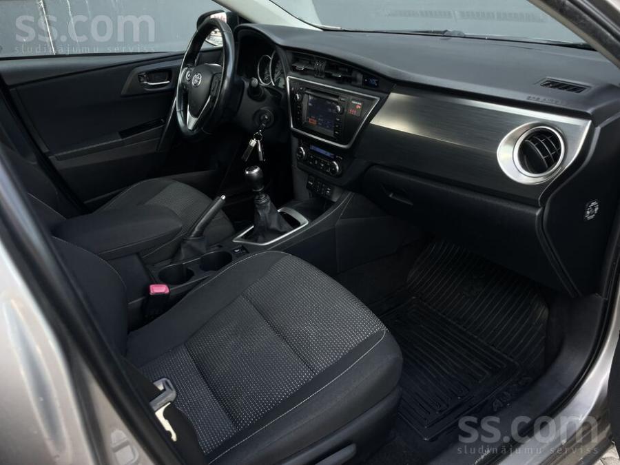 Pelēks Toyota Auris 2014 Rīga, ar dzinēja tilpumu 1.40 L un nobraukumu 257 tūkst. km par 4990 €, foto 7 vietnē AUTOMOTO.COM.LV