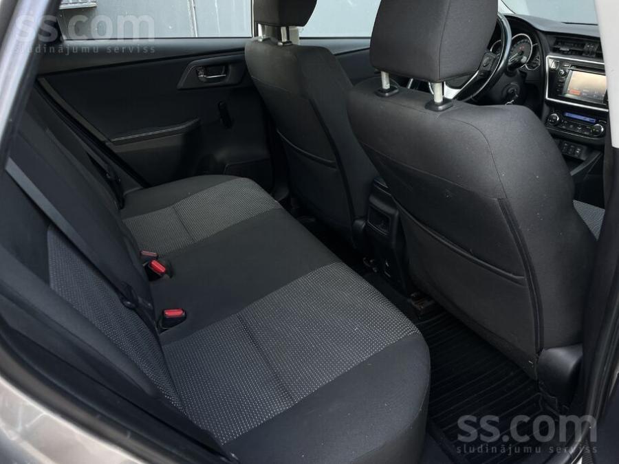 Pelēks Toyota Auris 2014 Rīga, ar dzinēja tilpumu 1.40 L un nobraukumu 257 tūkst. km par 4990 €, foto 8 vietnē AUTOMOTO.COM.LV