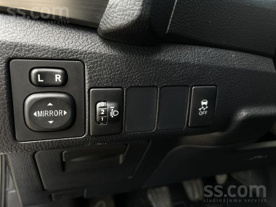Pelēks Toyota Auris 2014 Rīga, ar dzinēja tilpumu 1.40 L un nobraukumu 257 tūkst. km par 4990 €, foto 14 vietnē AUTOMOTO.COM.LV