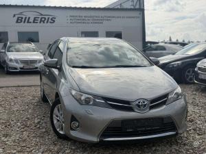 Pelēks Toyota Auris 2014 Utena, ar dzinēja tilpumu 1.80 L un nobraukumu 250 tūkst. km par 7490 €, foto  vietnē AUTOMOTO.COM.LV