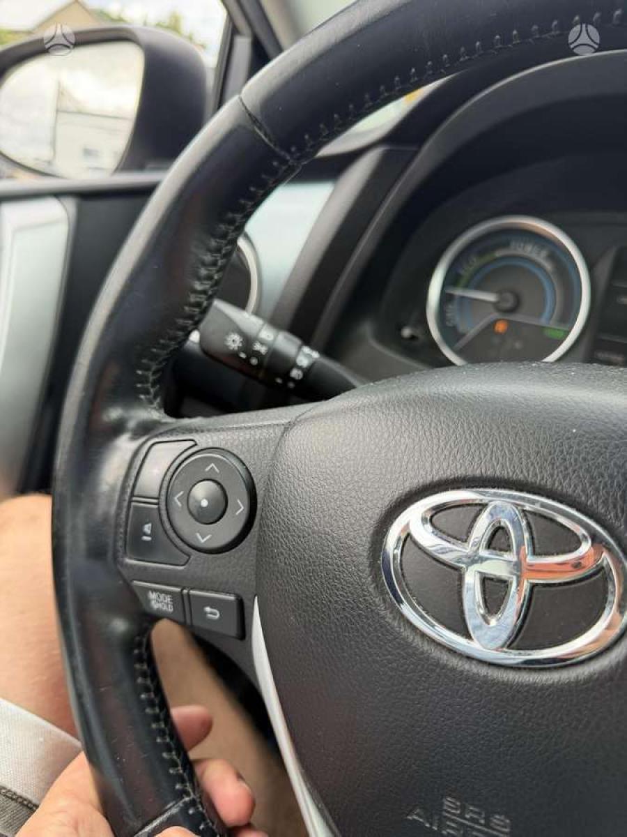 Pelēks Toyota Auris 2014 Utena, ar dzinēja tilpumu 1.80 L un nobraukumu 250 tūkst. km par 7490 €, foto 13 vietnē AUTOMOTO.COM.LV