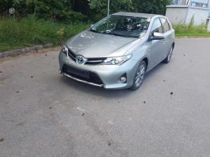 Pelēks Toyota Auris 2014 Viļņa, ar dzinēja tilpumu 1.80 L un nobraukumu 116 tūkst. km par 9700 €, foto  vietnē AUTOMOTO.COM.LV