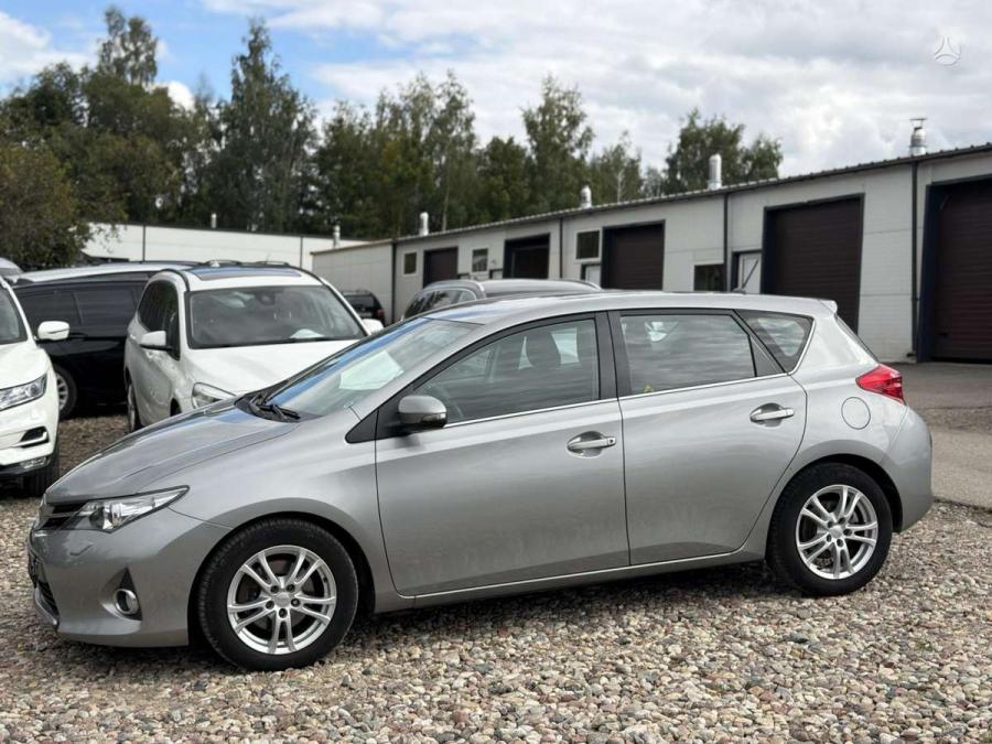 Grey Toyota Auris 2014 in Kaunas, with an engine capacity of 2.00 L and mileage of 290 thousand km for 4290 €, photo 6 on AUTOMOTO.COM.LV