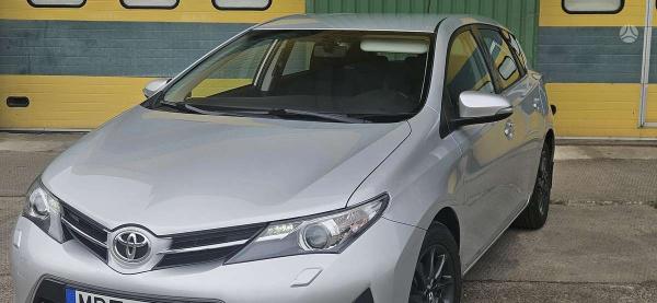 Pelēks Toyota Auris 2014 Kauņa, ar dzinēja tilpumu 1.60 L un nobraukumu 301 tūkst. km par 5900 €, foto 3 vietnē AUTOMOTO.COM.LV