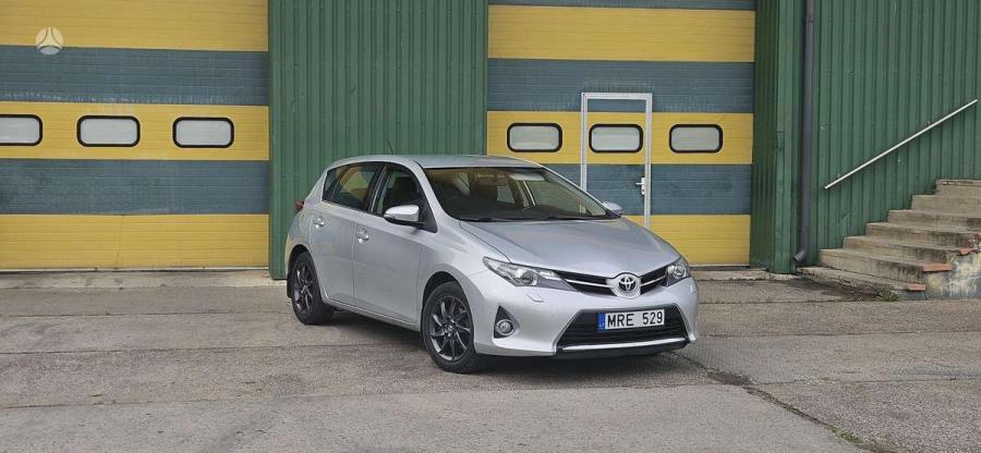 Pelēks Toyota Auris 2014 Kauņa, ar dzinēja tilpumu 1.60 L un nobraukumu 301 tūkst. km par 5900 €, foto 4 vietnē AUTOMOTO.COM.LV