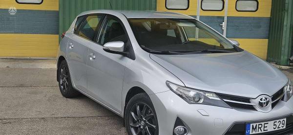 Pelēks Toyota Auris 2014 Kauņa, ar dzinēja tilpumu 1.60 L un nobraukumu 301 tūkst. km par 5900 €, foto 5 vietnē AUTOMOTO.COM.LV