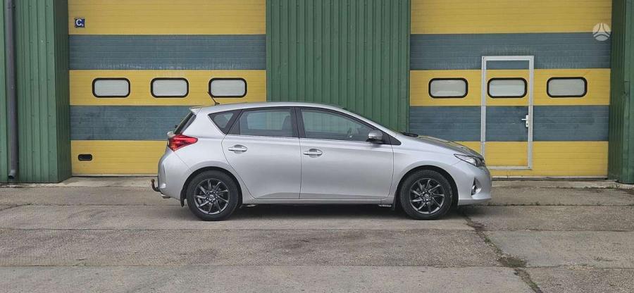 Pelēks Toyota Auris 2014 Kauņa, ar dzinēja tilpumu 1.60 L un nobraukumu 301 tūkst. km par 5900 €, foto 10 vietnē AUTOMOTO.COM.LV