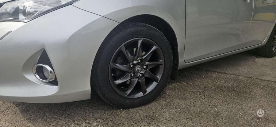 Pelēks Toyota Auris 2014 Kauņa, ar dzinēja tilpumu 1.60 L un nobraukumu 301 tūkst. km par 5900 €, foto 17 vietnē AUTOMOTO.COM.LV