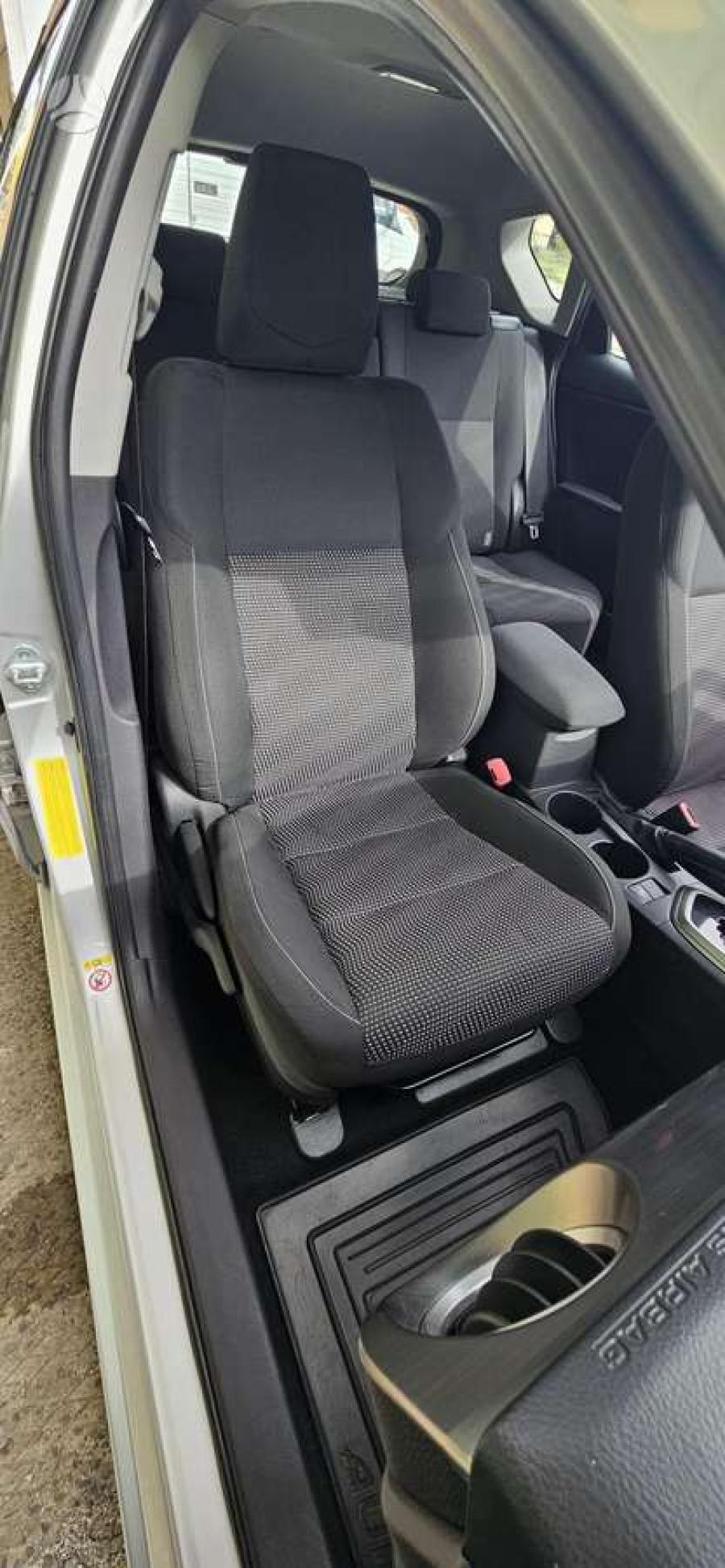 Pelēks Toyota Auris 2014 Kauņa, ar dzinēja tilpumu 1.60 L un nobraukumu 301 tūkst. km par 5900 €, foto 28 vietnē AUTOMOTO.COM.LV