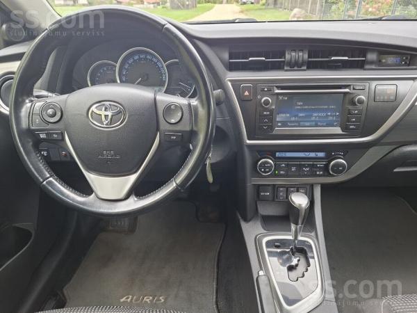 Grey Toyota Auris 2014 in Cesis, with an engine capacity of 1.60 L and mileage of 185 thousand km for 6500 €, photo 3 on AUTOMOTO.COM.LV
