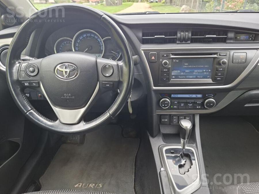 Pelēks Toyota Auris 2014 Cēsis, ar dzinēja tilpumu 1.60 L un nobraukumu 185 tūkst. km par 6500 €, foto 3 vietnē AUTOMOTO.COM.LV