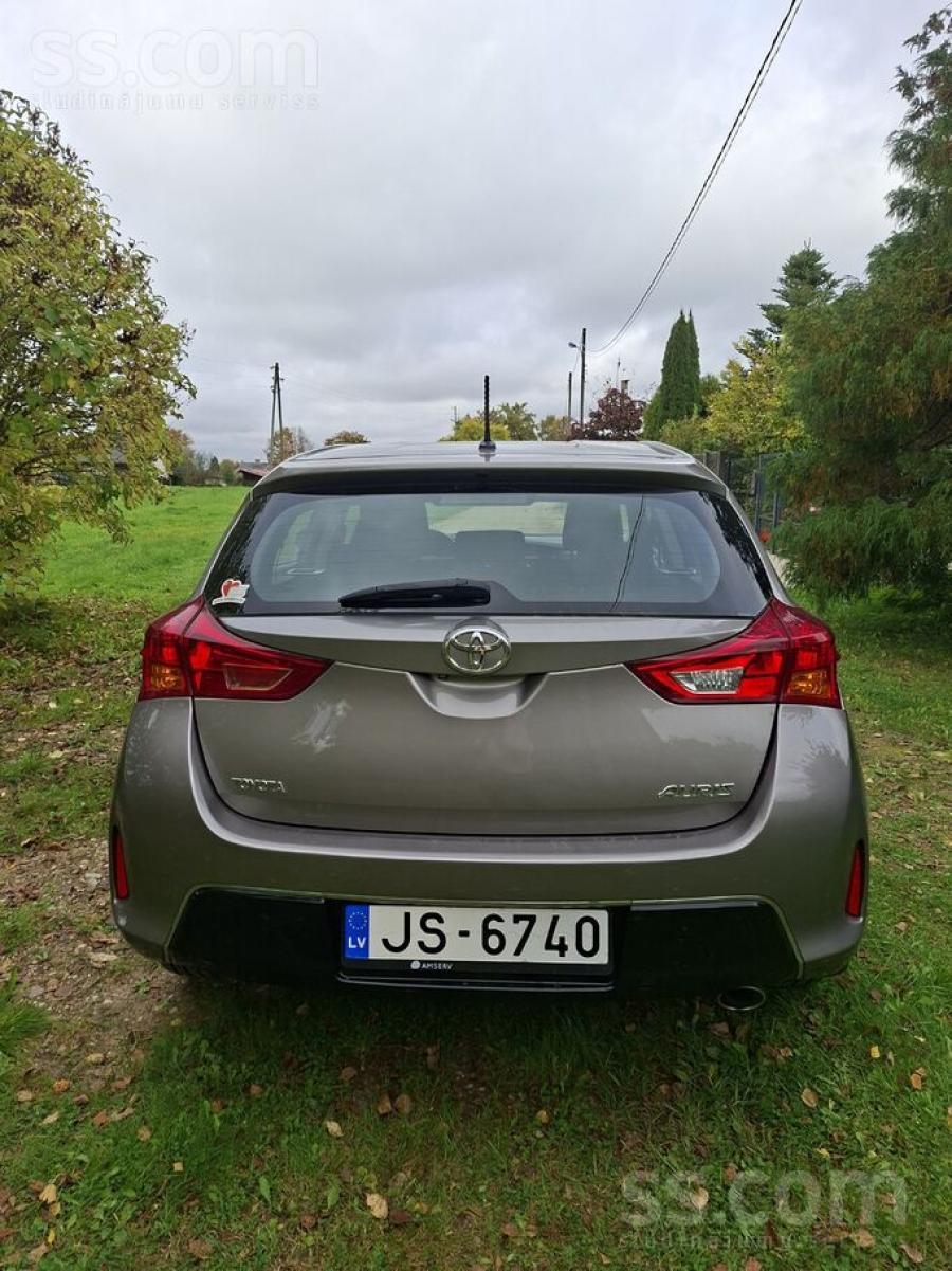 Pelēks Toyota Auris 2014 Cēsis, ar dzinēja tilpumu 1.60 L un nobraukumu 185 tūkst. km par 6500 €, foto 6 vietnē AUTOMOTO.COM.LV