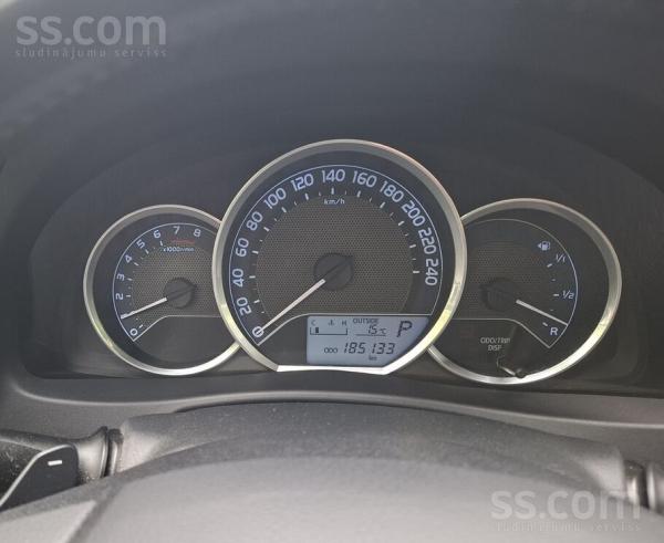 Grey Toyota Auris 2014 in Cesis, with an engine capacity of 1.60 L and mileage of 185 thousand km for 6500 €, photo 7 on AUTOMOTO.COM.LV