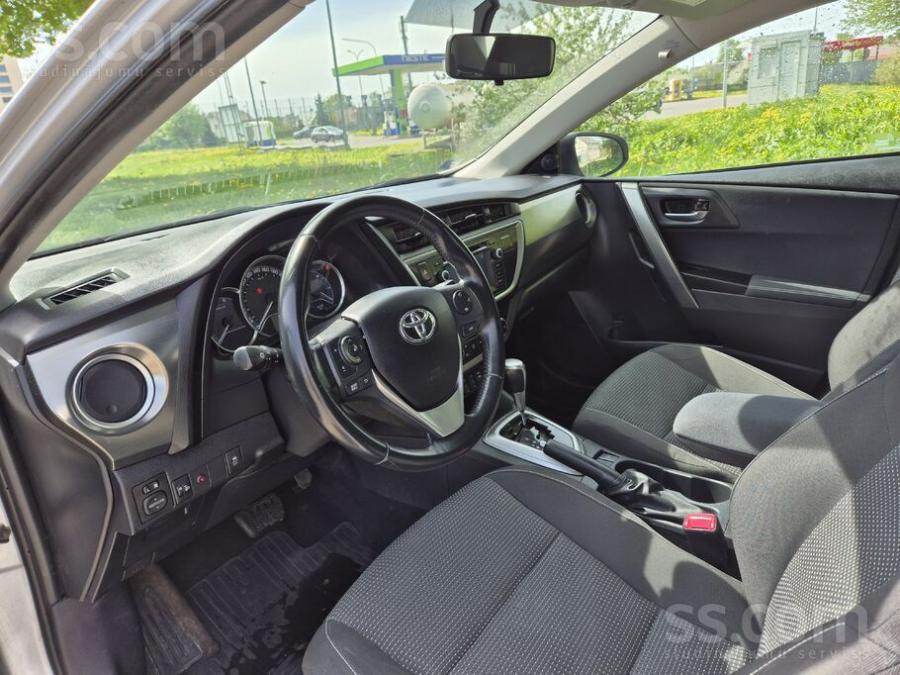 Pelēks Toyota Auris 2015 Daugavpils, ar dzinēja tilpumu 1.60 L un nobraukumu 157 tūkst. km par 7000 €, foto 6 vietnē AUTOMOTO.COM.LV