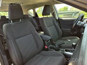 Pelēks Toyota Auris 2015 Daugavpils, ar dzinēja tilpumu 1.60 L un nobraukumu 157 tūkst. km par 7000 €, foto 7 vietnē AUTOMOTO.COM.LV