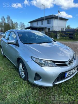 Pelēks Toyota Auris 2015 Rīga, ar dzinēja tilpumu 1.30 L un nobraukumu 220 tūkst. km par 5700 €, foto 2 vietnē AUTOMOTO.COM.LV