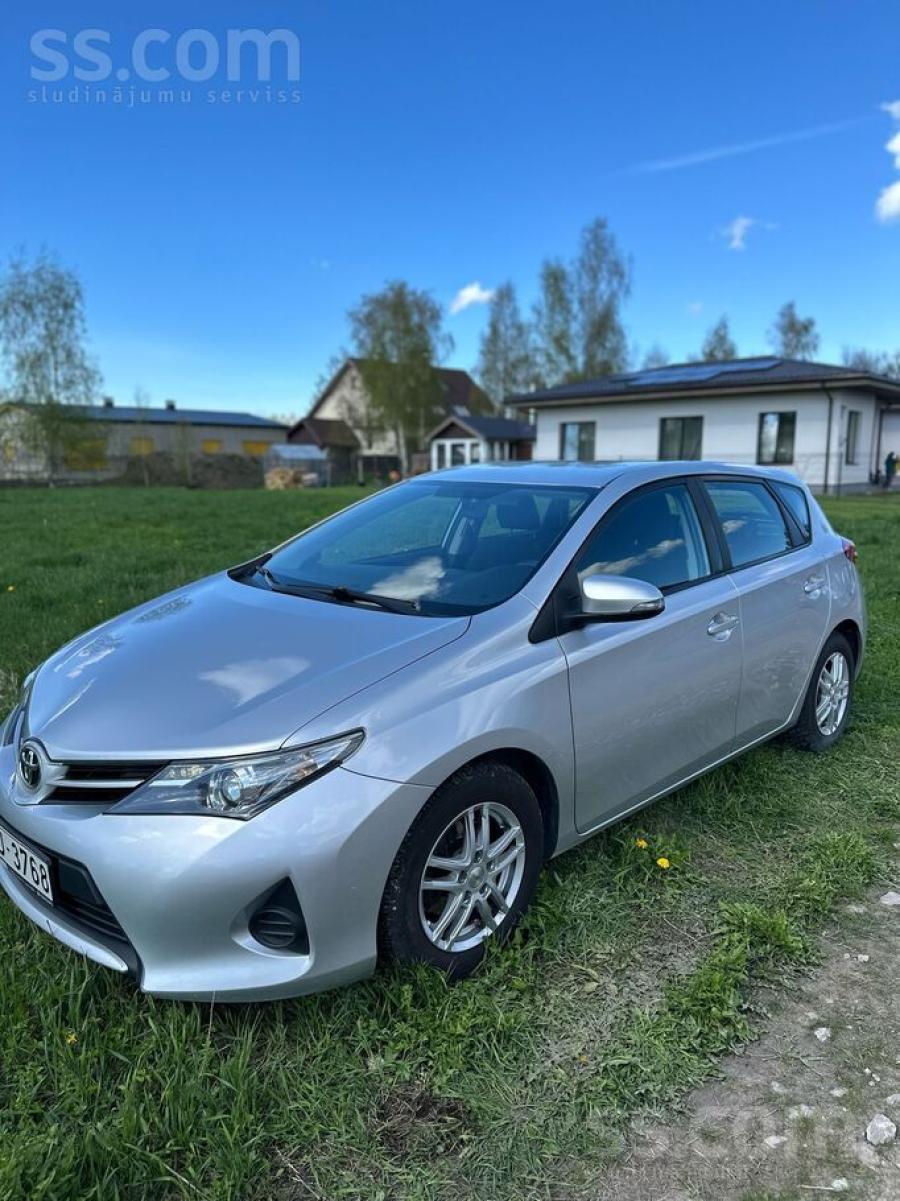 Pelēks Toyota Auris 2015 Rīga, ar dzinēja tilpumu 1.30 L un nobraukumu 220 tūkst. km par 5700 €, foto 3 vietnē AUTOMOTO.COM.LV